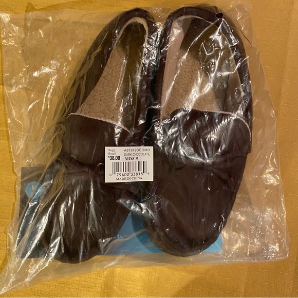 isotoner | Shoes | Nwt Isotoner Gel Infused Memory Foam Mens Slippers ...